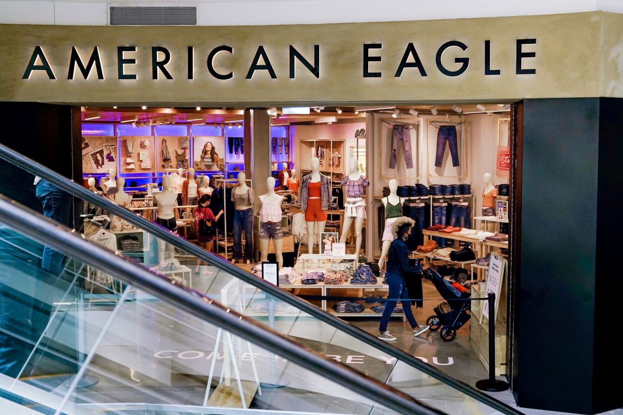 American Eagle Boosts Guidance on Strong Start to Holiday Season