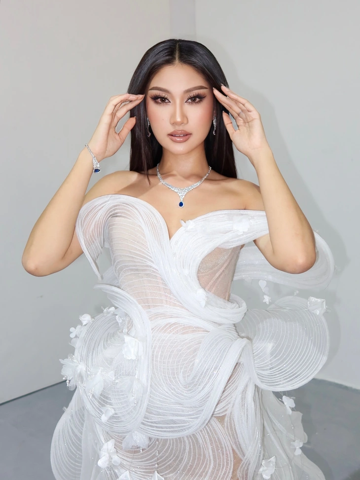 Sash Factor dự đoán Phương Linh vào top 25, người đẹp Philippines đăng quang Miss Cosmo 2025
