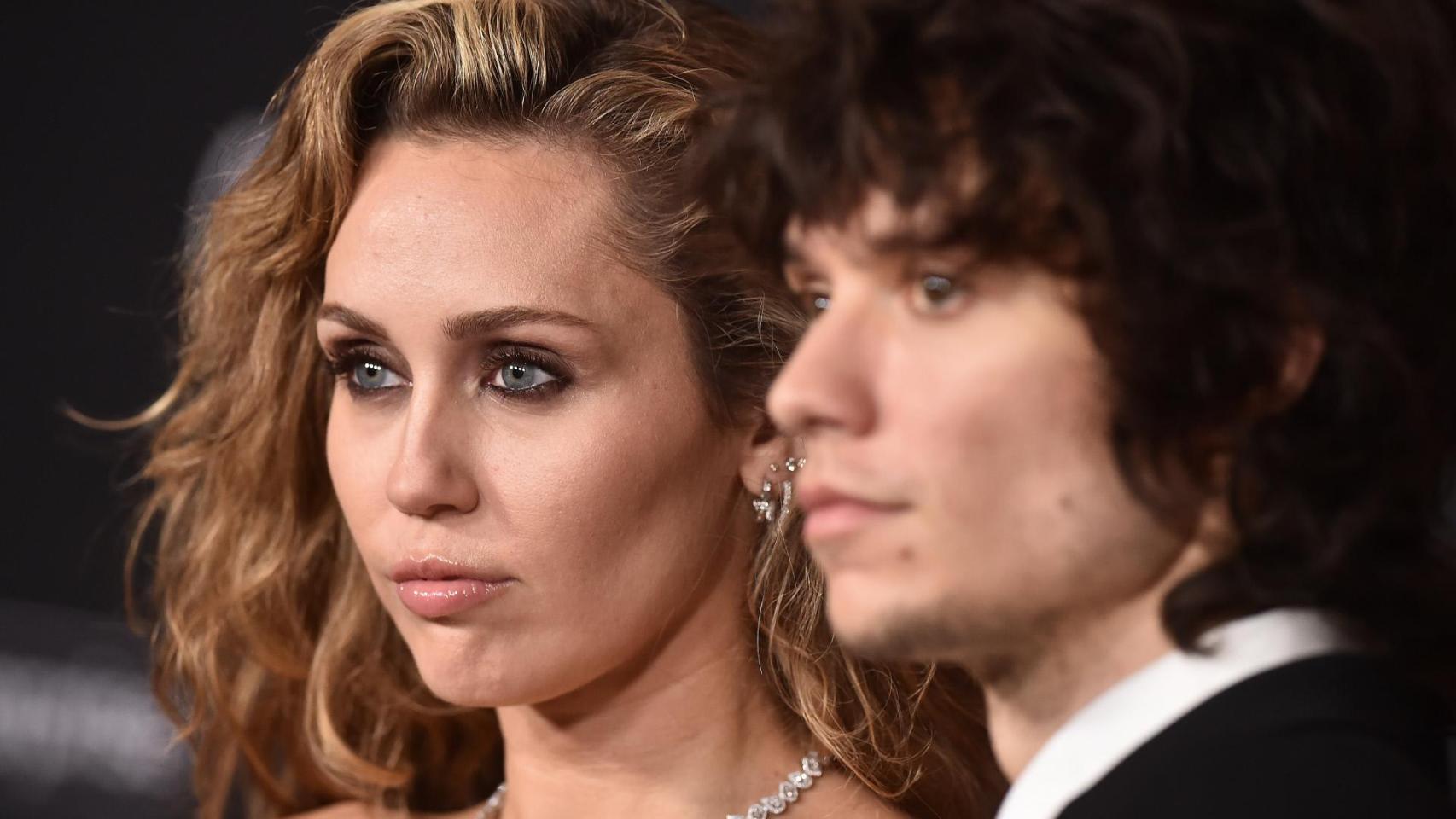 Miley Cyrus se compromete con su pareja, Maxx Morando, tras cuatro años ...