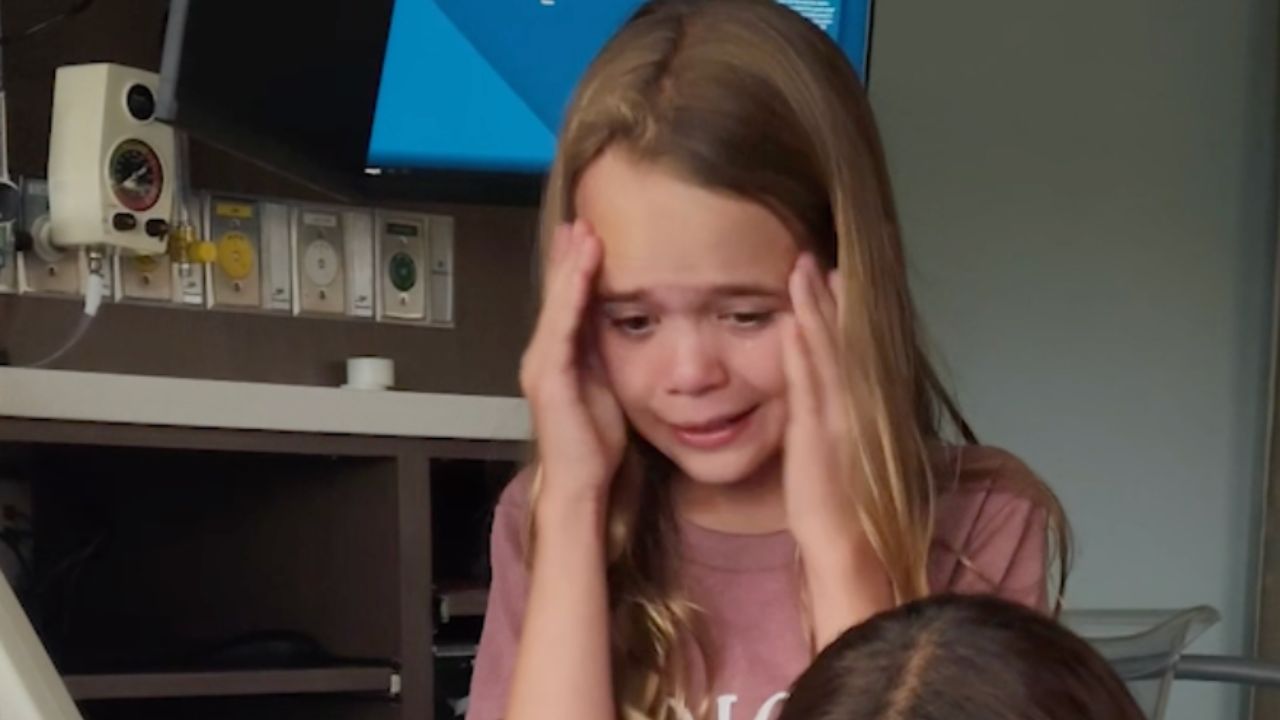 Sisters Have Wholesome Reaction To Discovering Newborn Baby Sibling Is ...