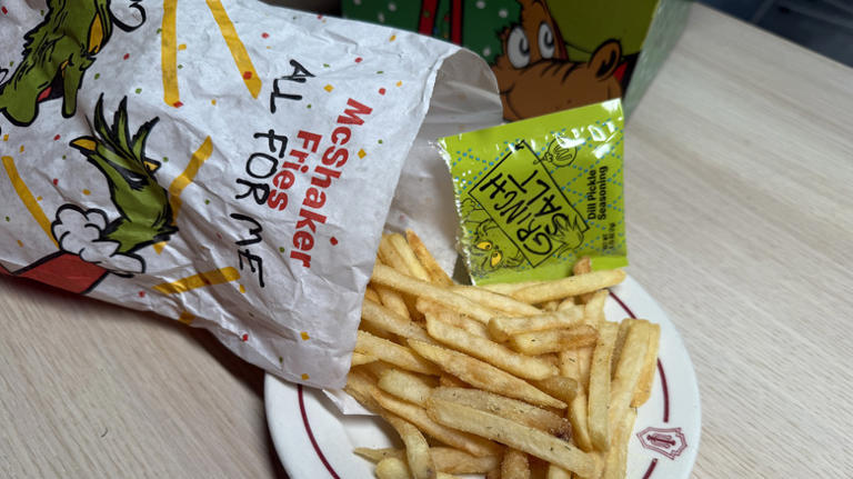 McDonald's Grinch Dill Pickle McShaker Fries Review: A Holiday Treat ...