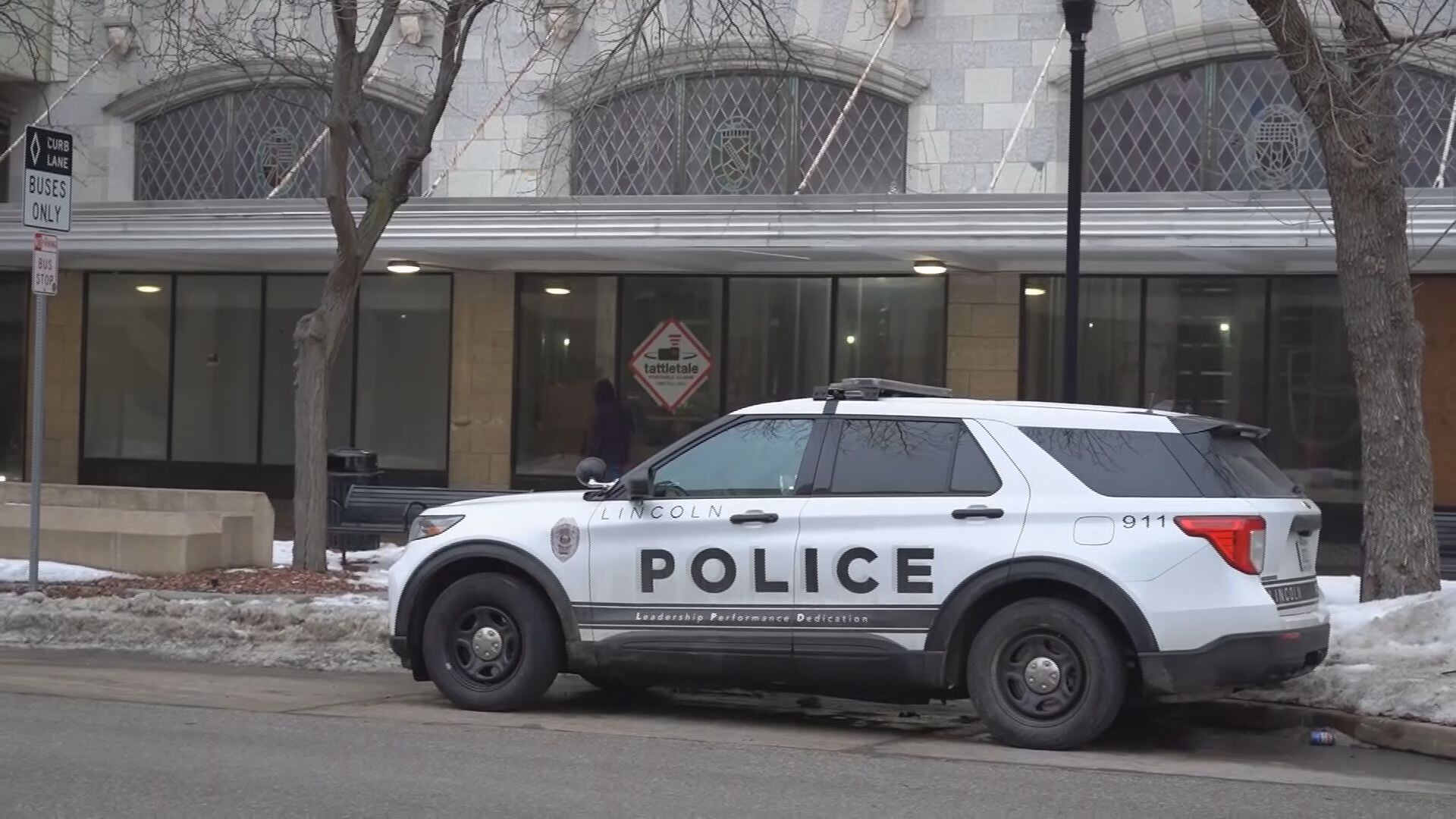 Lincoln police officer returns to duty after man’s death in cruiser