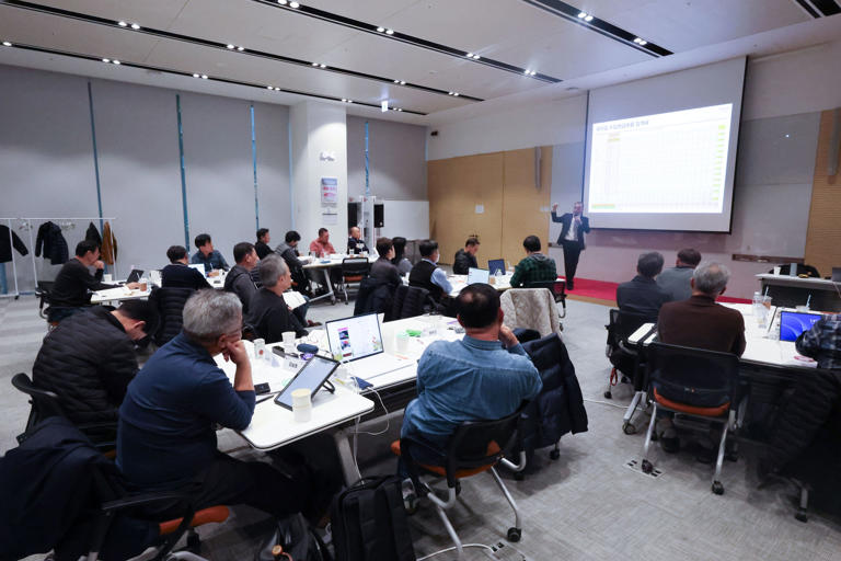 LG Uplus Retirement Program Empowers Second Careers