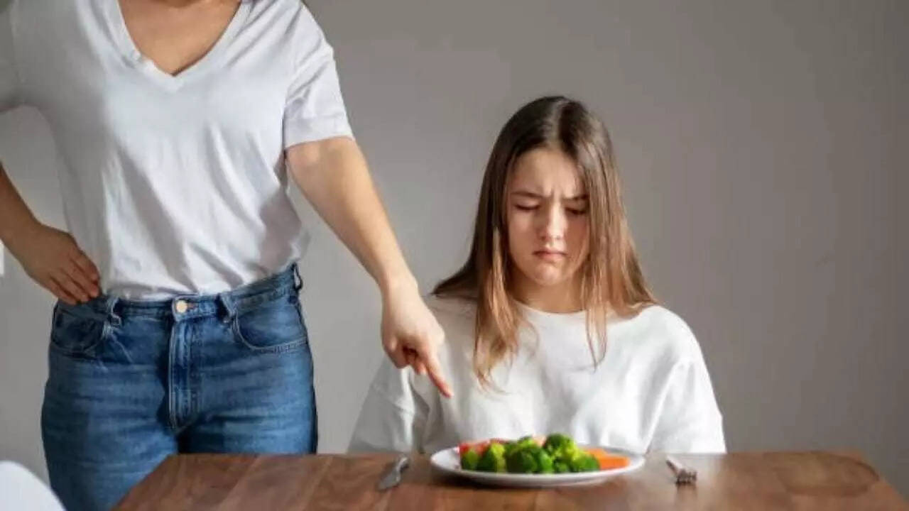 7 Signs your child has an eating disorder and what you should do