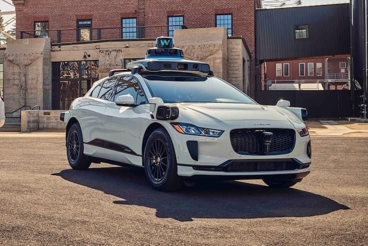Google’s autonomous robotaxi drives passengers into police standoff