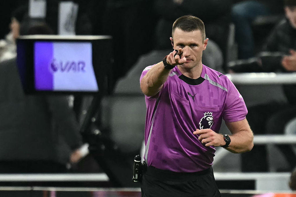 Eddie Howe & Thomas Frank disagree as Premier League issue Newcastle ...