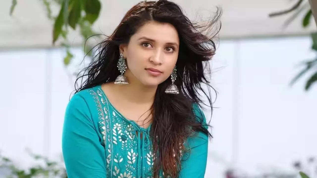 Mannara Chopra shares spiritual moments from Bahrain’s Al Fateh Grand ...