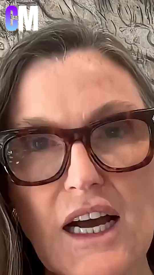 Cathie Wood Hails Tesla CEO Elon Musk as "Thomas Edison of our age"