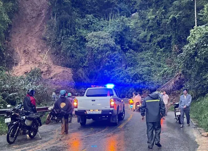 Đèo Ngoạn Mục đã thông xe nhưng vẫn tiềm ẩn nguy cơ sạt lở
