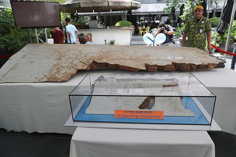 Deep-sea search to resume for lost Malaysia Airlines flight 370