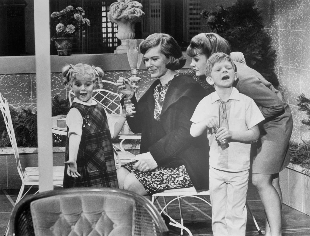 60s sitcom star, 79, is in festive spirits in first appearance after ...