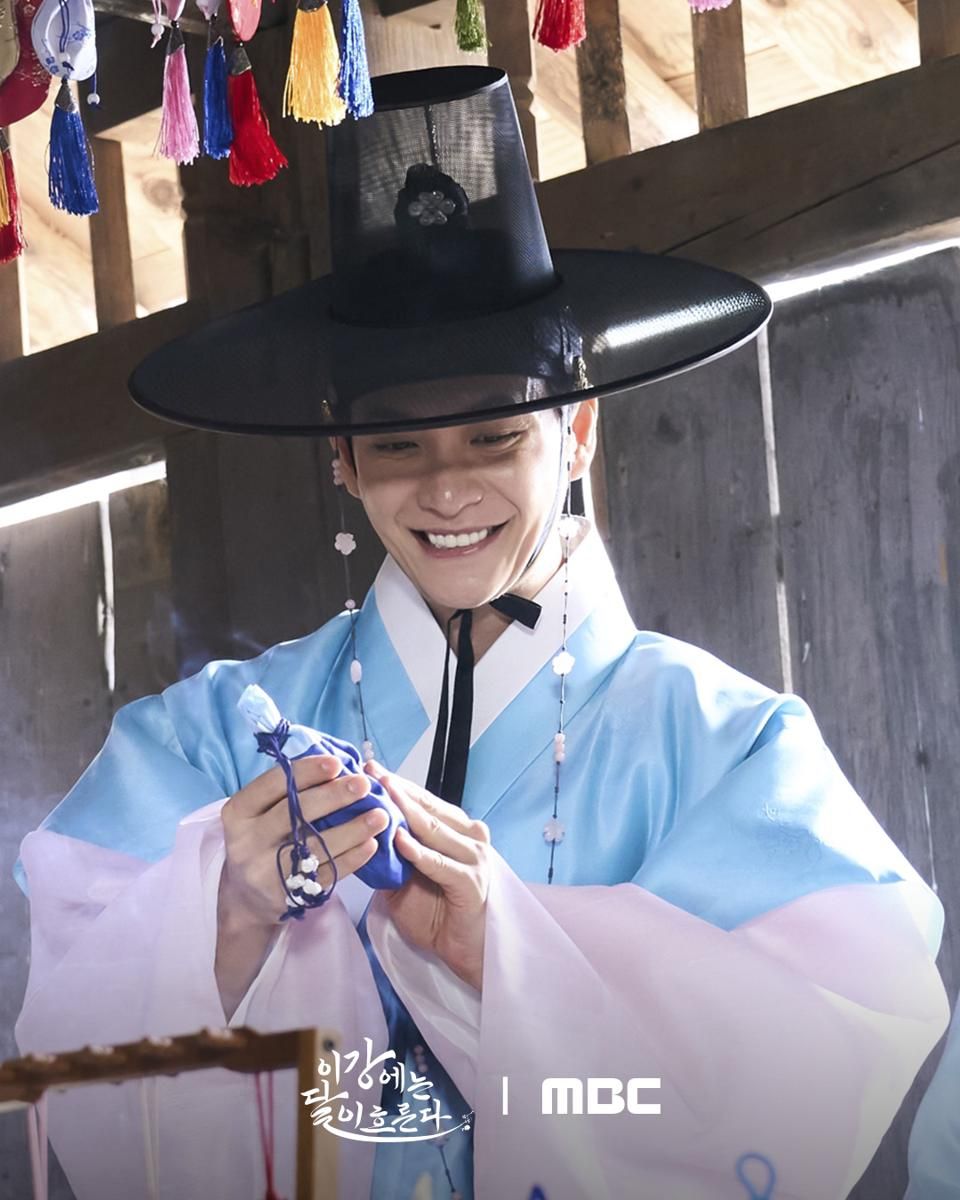 7 Bukti Park Dal Yi Jatuh Hati pada Raja Lee Gang di Moon River - Indonesia Discover