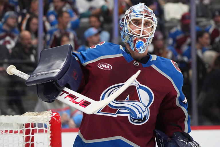 MacKinnon scores twice as the Avalanche beat the Canucks 3-1