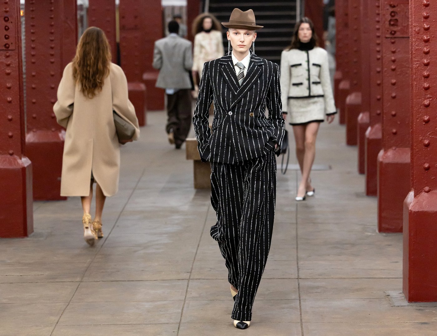 Chanel's new showman stages an ode to NYC with star-packed runway show ...