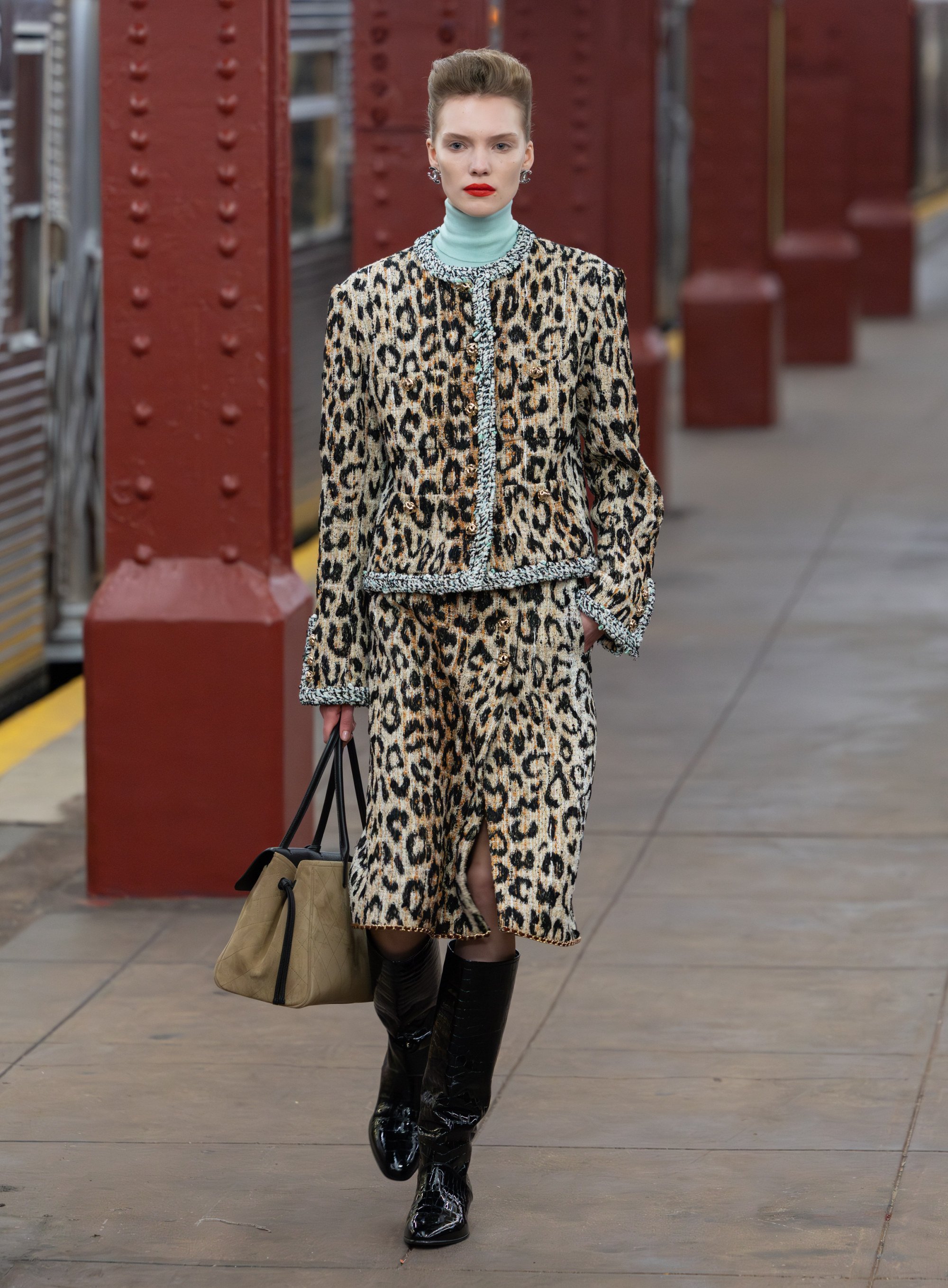 Chanel’s Métiers d’Art 2026 show was an ode to New York City life by ...