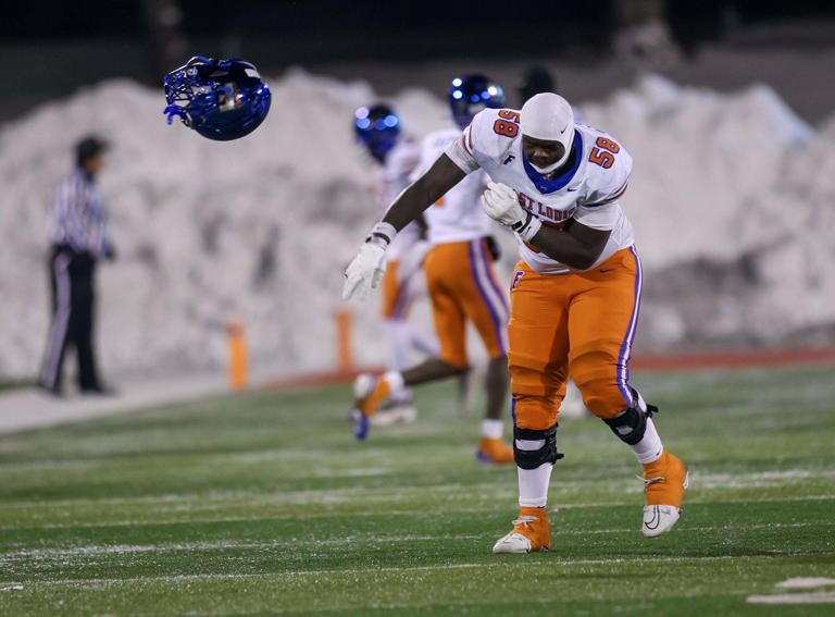 Cold night, costly errors: Fenwick ends East St. Louis title reign in ...