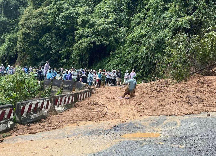 Đèo Ngoạn Mục đã thông xe nhưng vẫn tiềm ẩn nguy cơ sạt lở