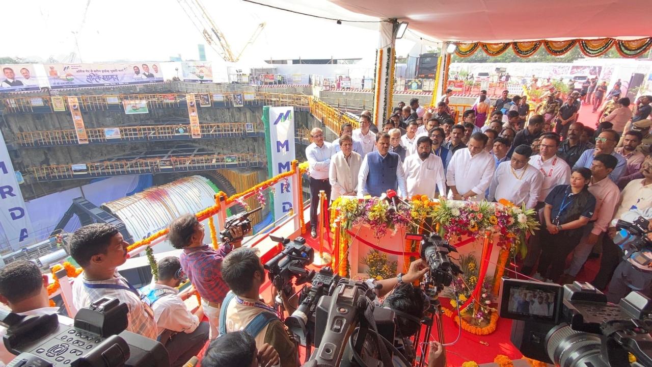 Maharashtra CM inaugurates tunnelling for Orange Gate-Marine Drive project