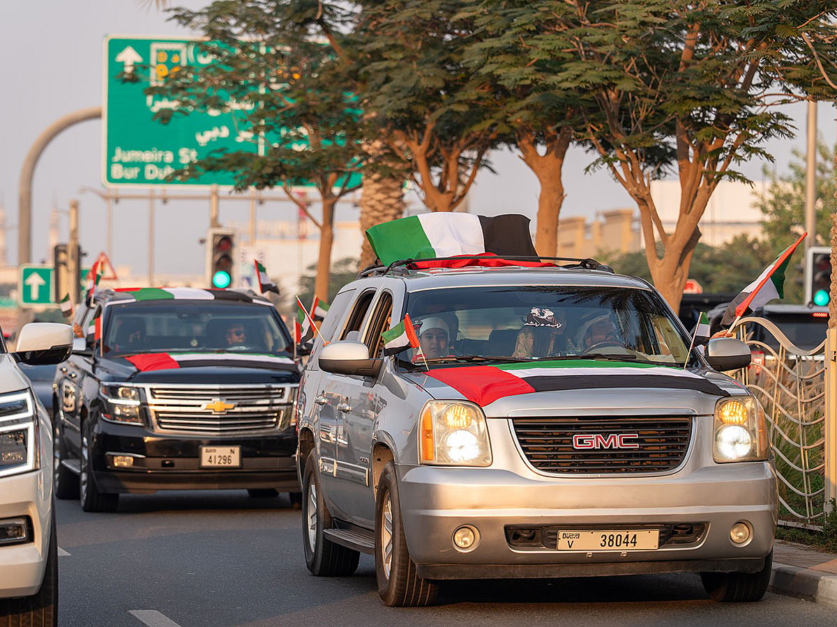 500+ cars join Al Etihad Parade in Dubai to celebrate UAE's 54th ...