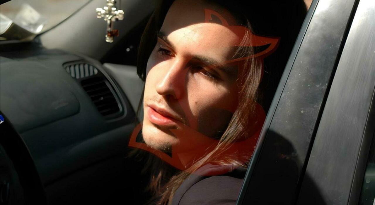 Le foto (inedite) del 2007 perché sono uscite solo ora? La youtuber che ...