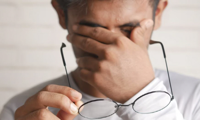 Permanent visual impairment due to game 30s eye stroke until dawn, what ...