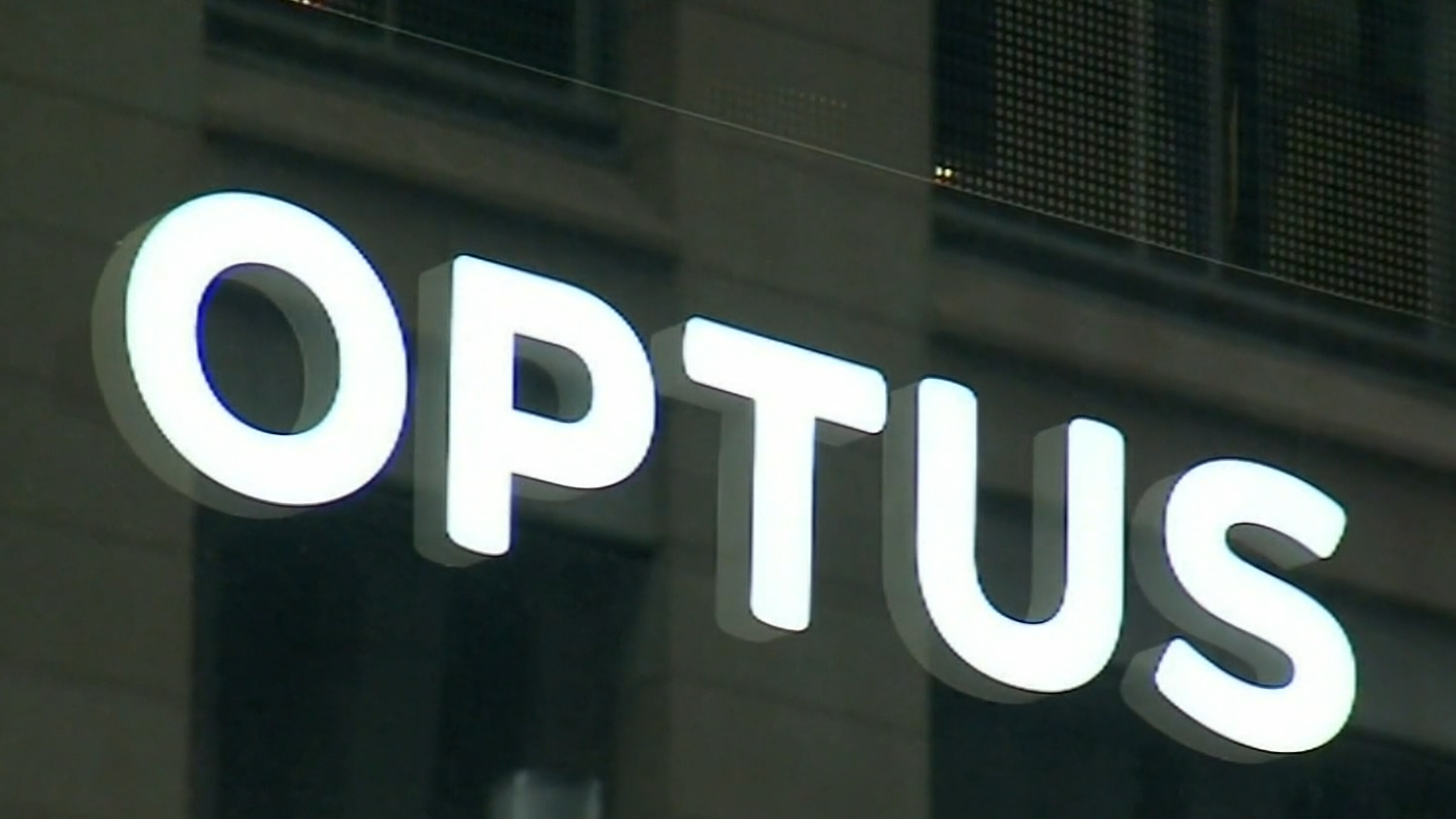 Almost 100,000 Optus customers hit by outage in Queensland