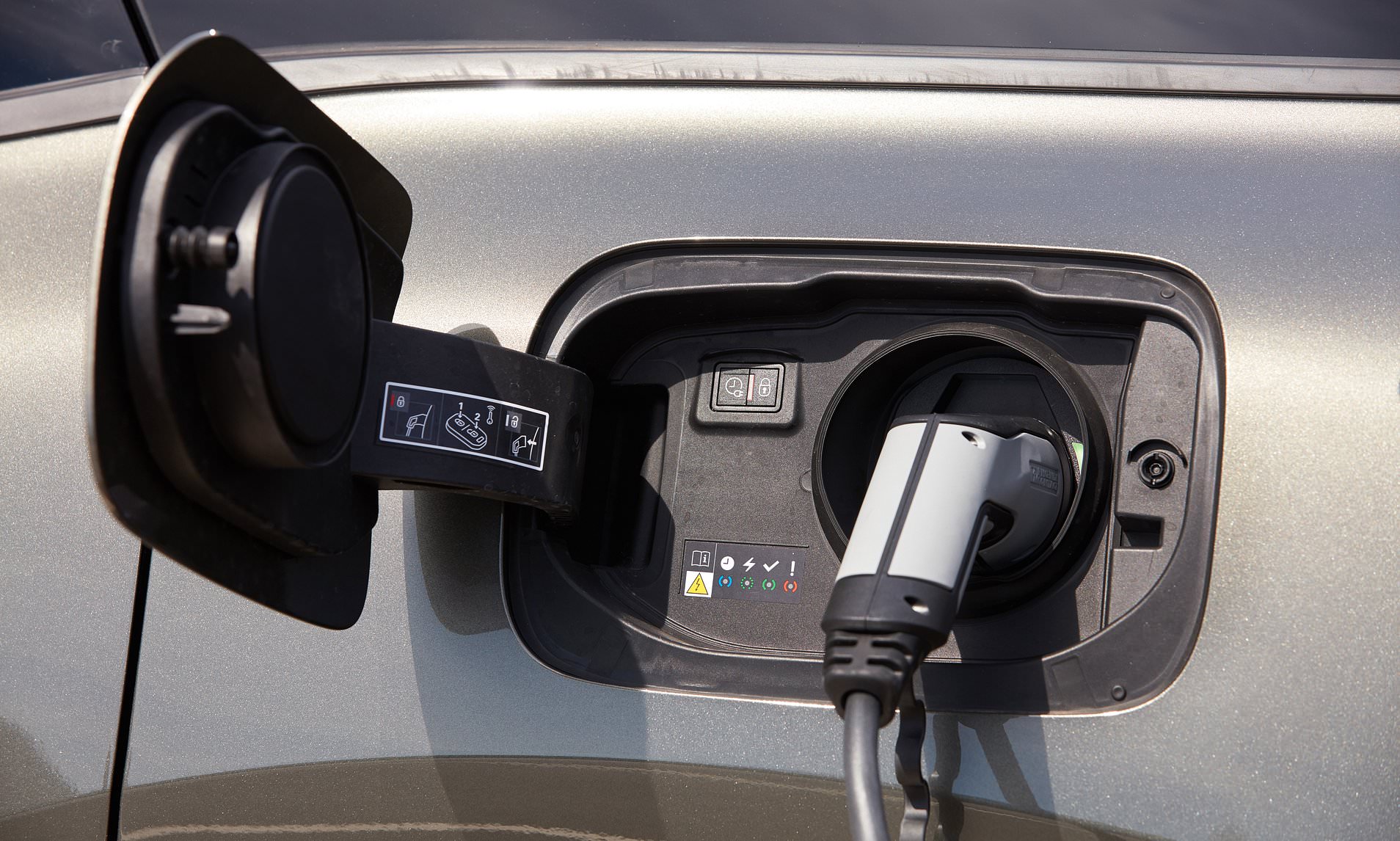 Millions of hybrid drivers face double tax under Rachel Reeves's plans