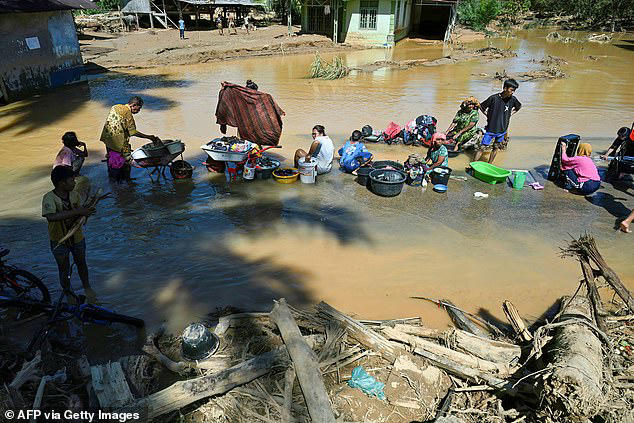 British women 'running out of food' after getting trapped by landslides ...