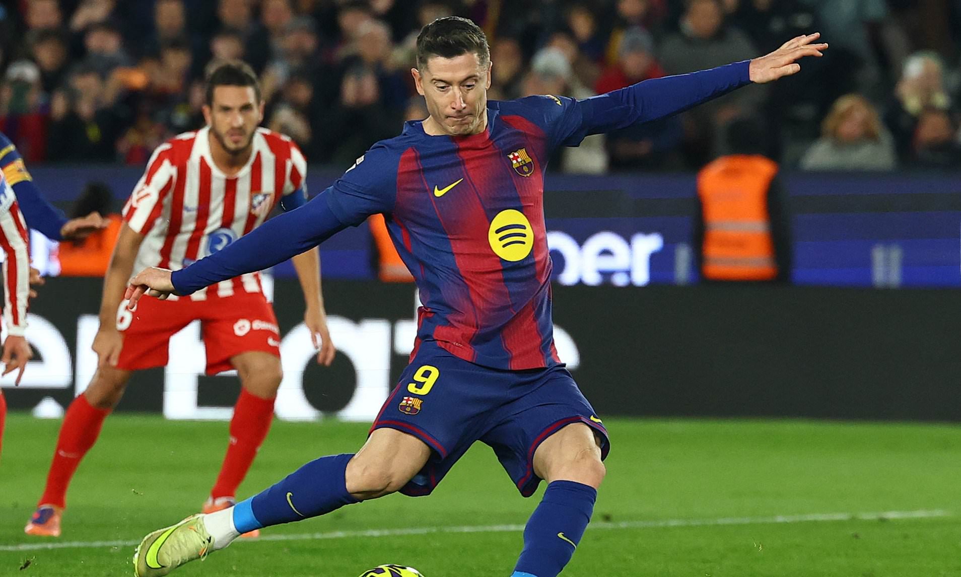 Barcelona striker Robert Lewandowski mocked for 'one of the worst ...