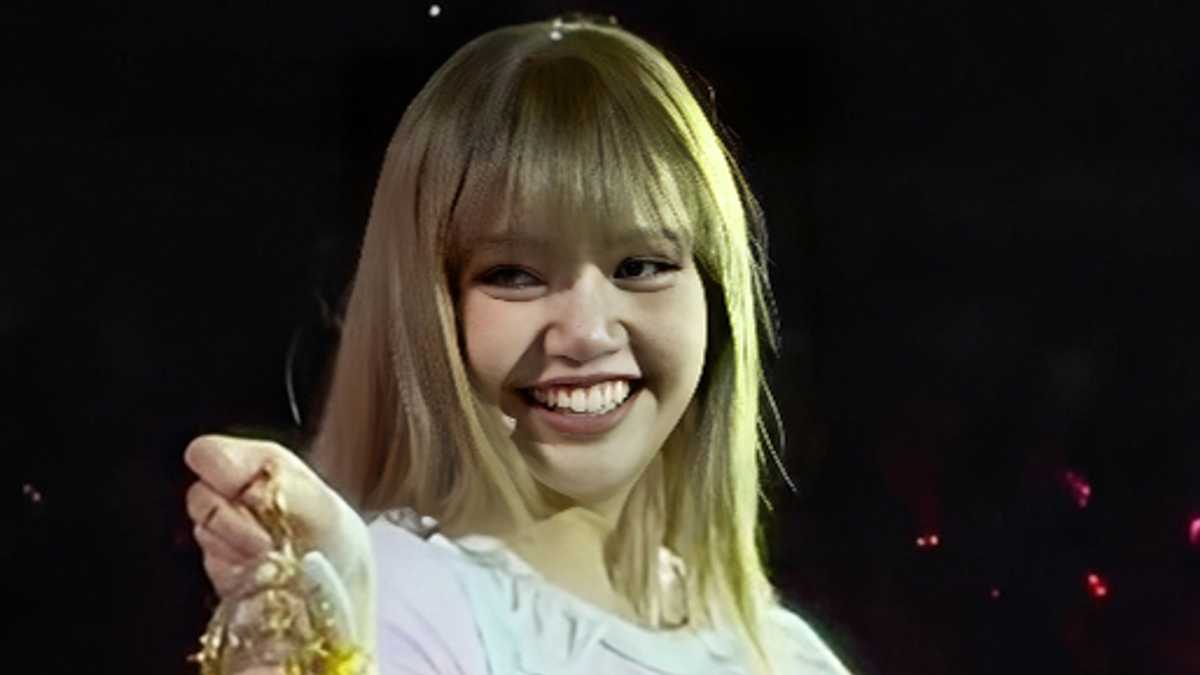 Blackpink star Lisa rocks Filipino brand’s P2.9K sneakers in Singapore ...