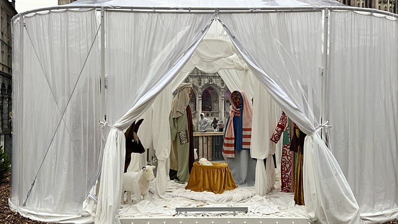 Faceless figures and stolen Jesus: Why is Brussels' nativity scene so ...