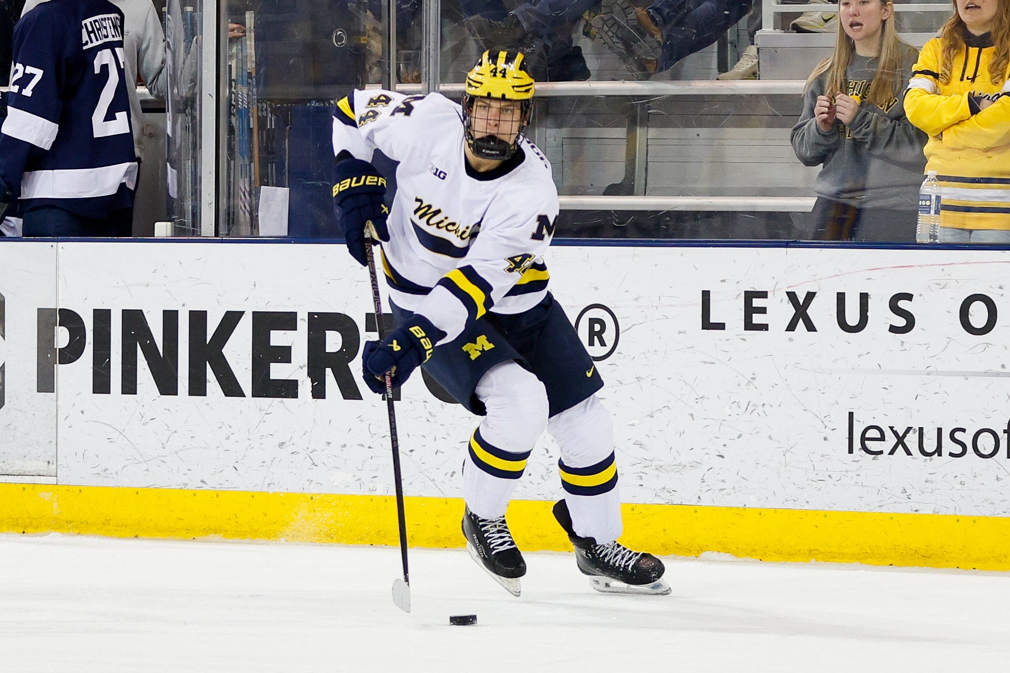 NCAA men's hockey power rankings: Michigan and Michigan State rule