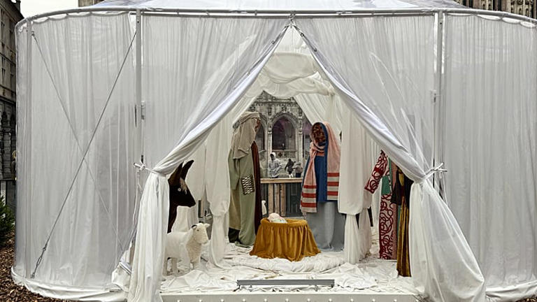 Faceless figures and stolen Jesus: Why is Brussels' nativity scene so ...