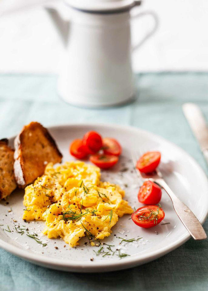 This Simple Ingredient Makes Scrambled Eggs So Fluffy You’ll Swear a ...