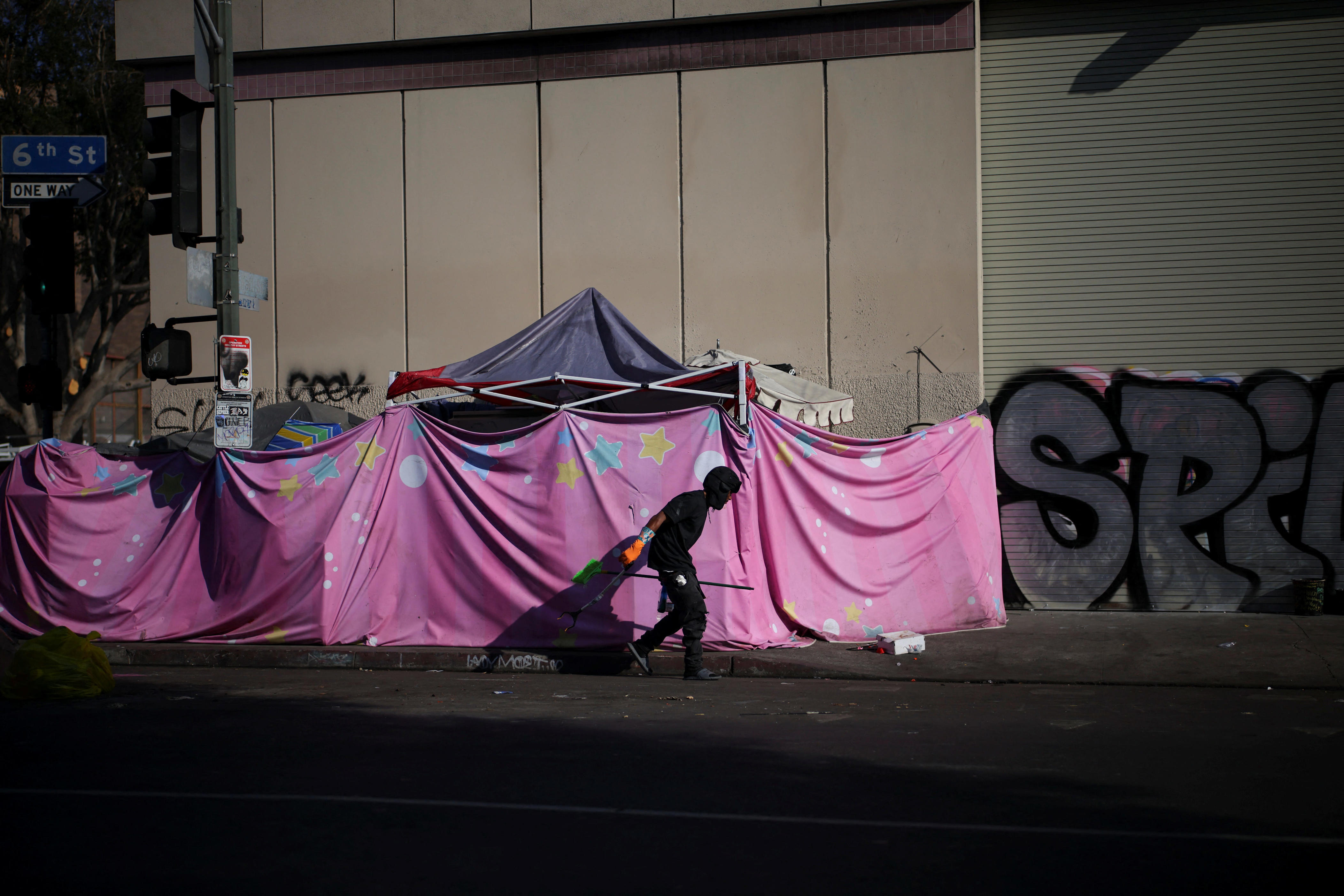Federal funds halted for Los Angeles homelessness agency. Why?
