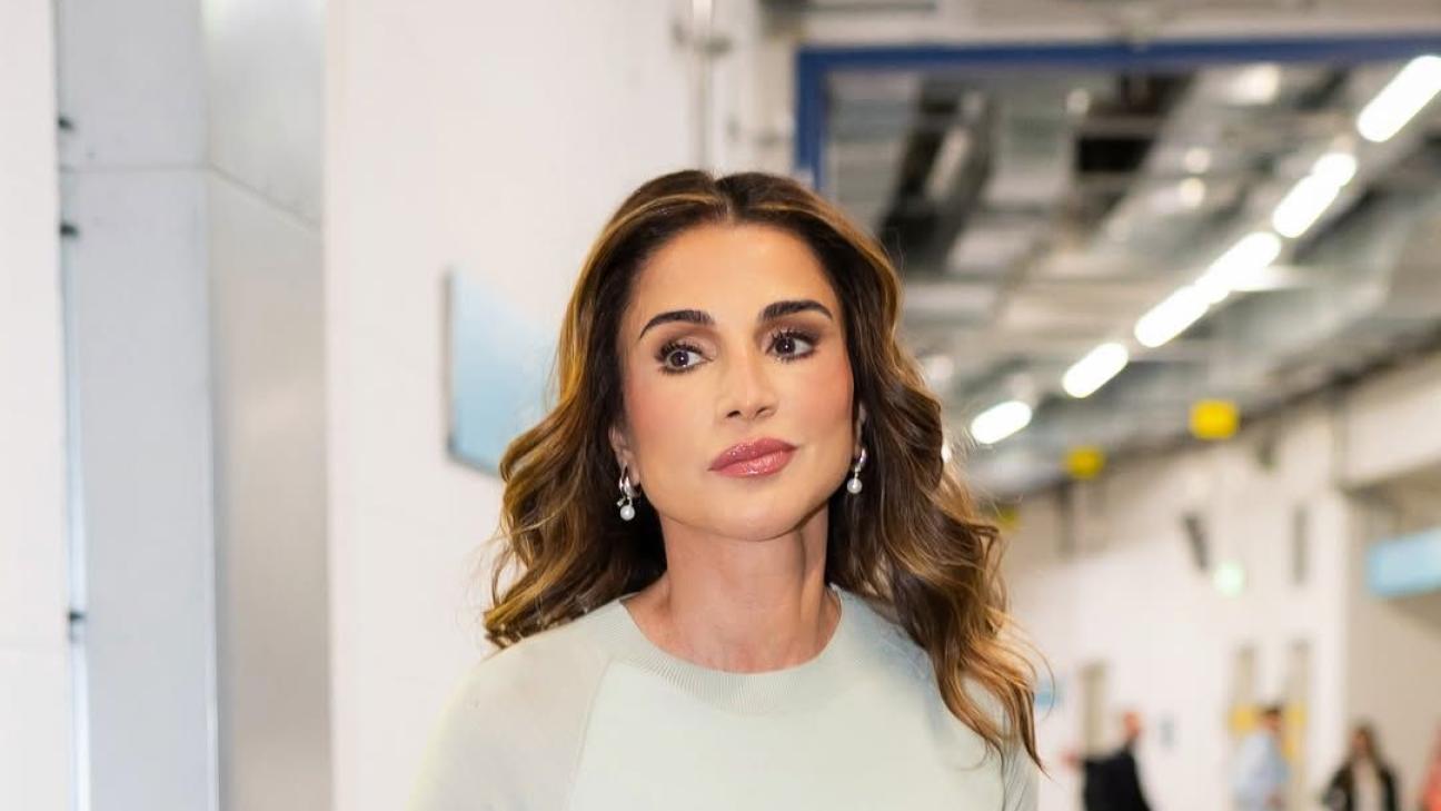 Βασίλισσα Ράνια: Πώς μια απλή λεπτομέρεια έκανε το κλασικό χειμερινό ...