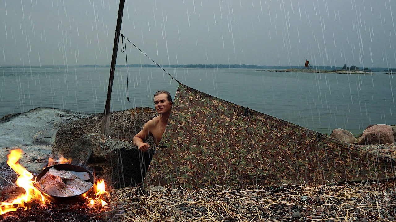 Seaside Bushcraft Adventure – 3 Days of Rain, Fishing, and Cooking