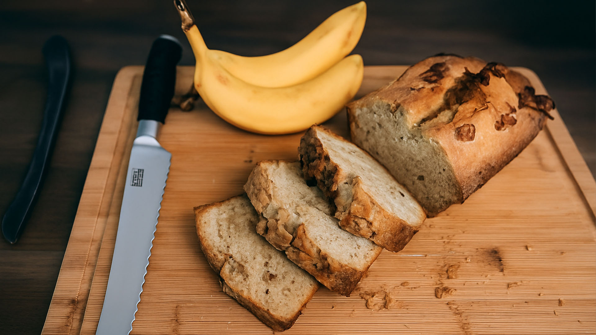 How to Make Easy Banana Bread