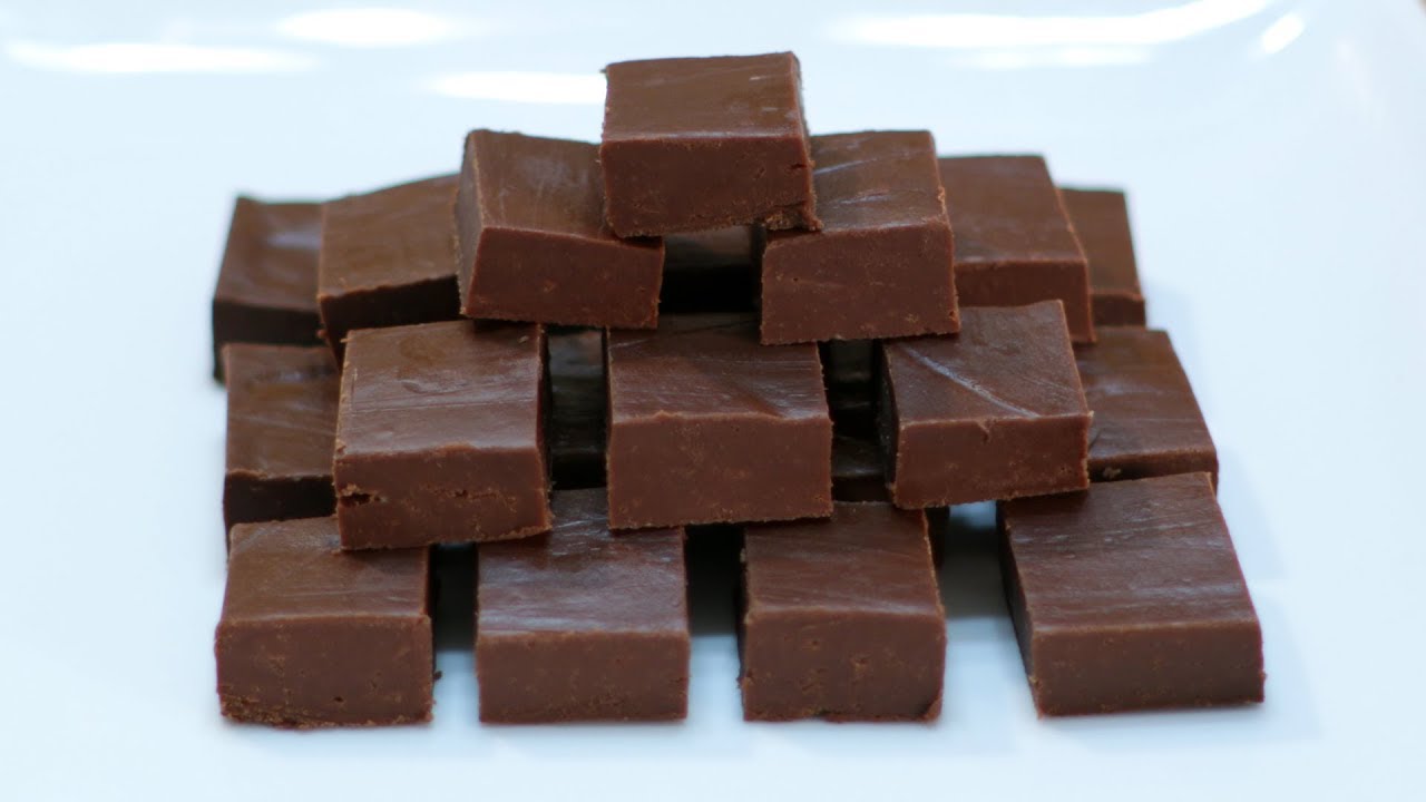 How to make fudge | Easy amazing homemade fudge recipe (only 3 ingredients)