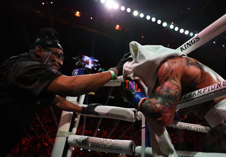 Pitbull Cruz vs Lamont Roach fight time, date, how to watch