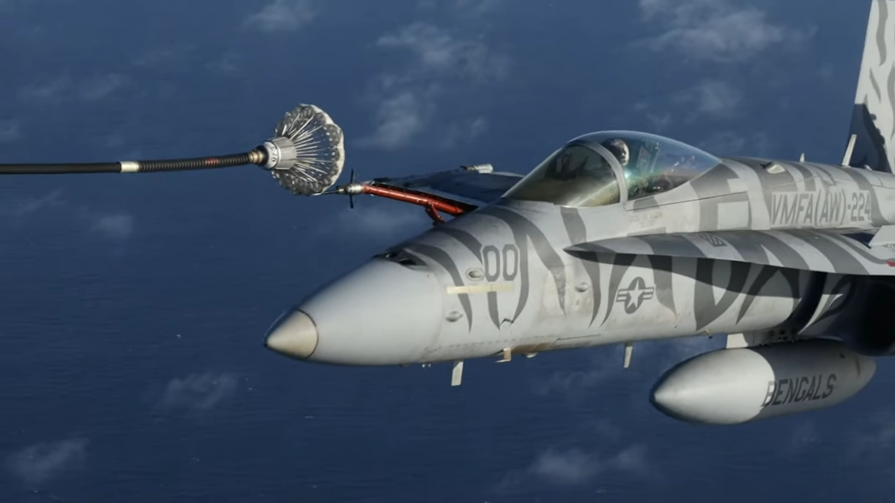 How Pilots Refuel Mid-Flight While Traveling Hundreds of Miles an Hour