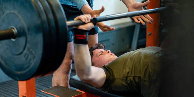 This 15-Year-Old Just Hit a 100kg Bench Press – Then Broke a World ...