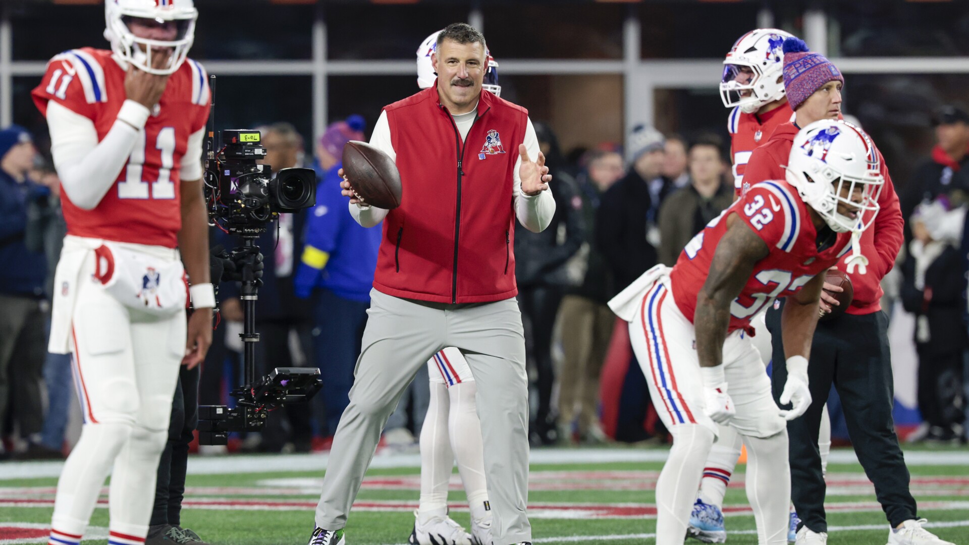 Mike Vrabel: I tell Drake Maye and our defense, QBs who stay in bounds ...