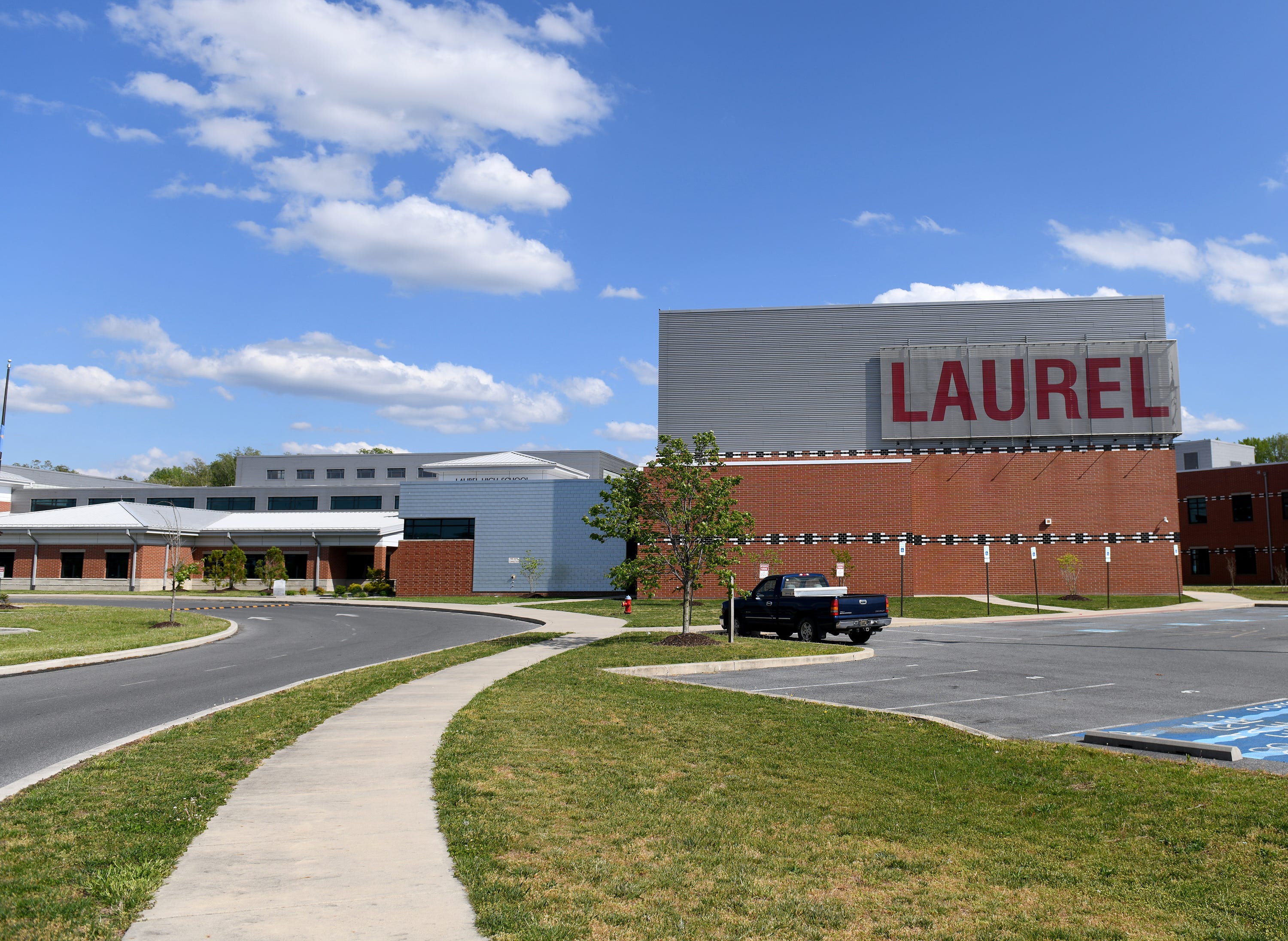 Delaware dons guidance secretary in Laurel schools with statewide honor