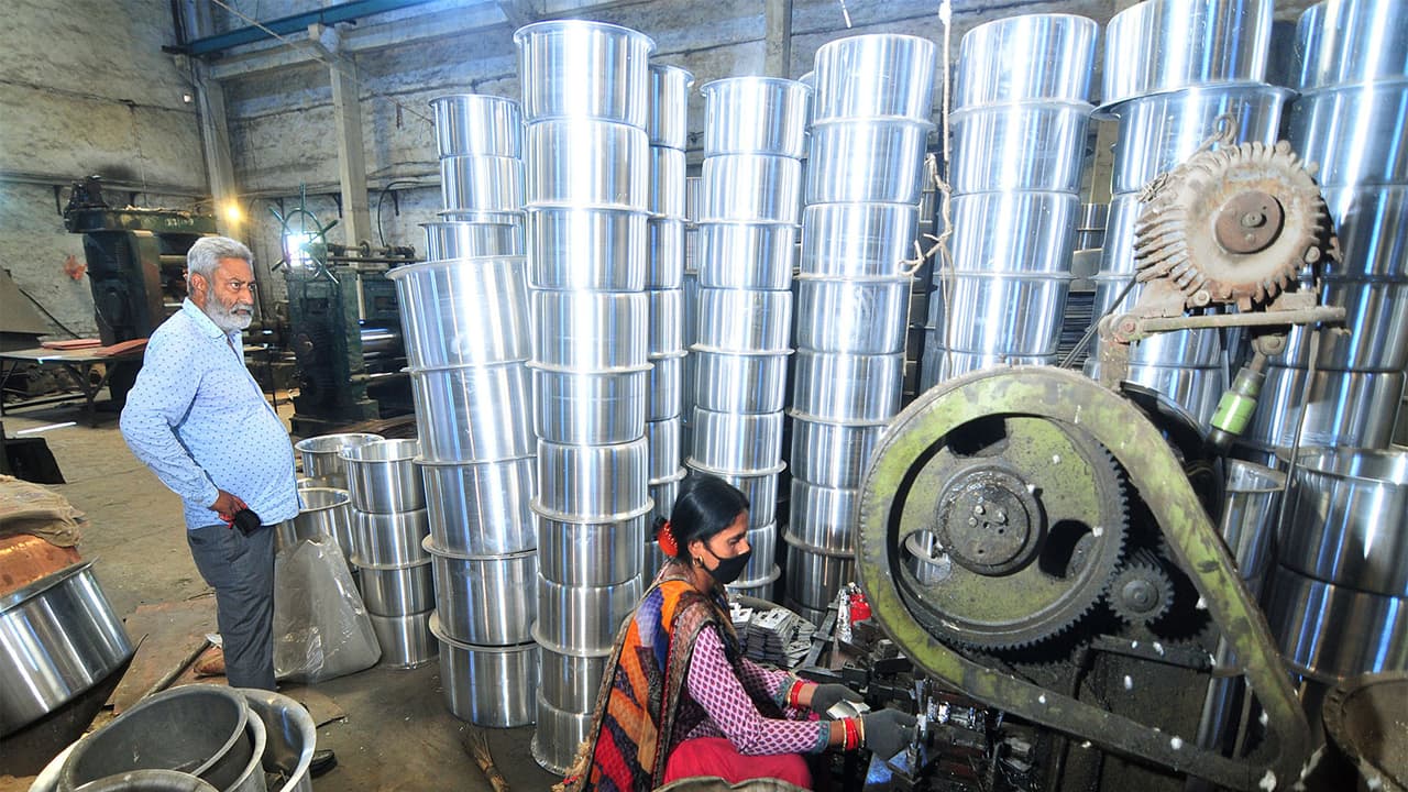 Small Company rules revised: Capital limit Rs 10cr, turnover Rs 100cr