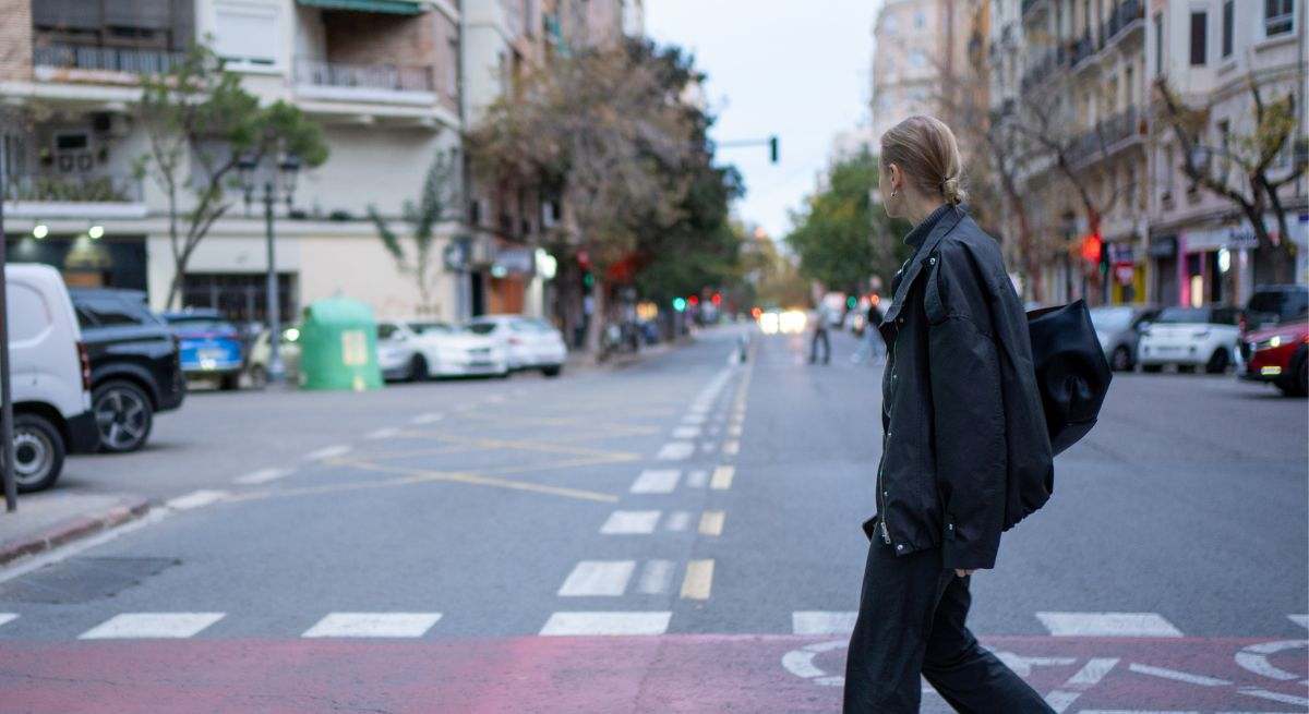 La psicología sugiere que dar las gracias a los coches con la mano al ...