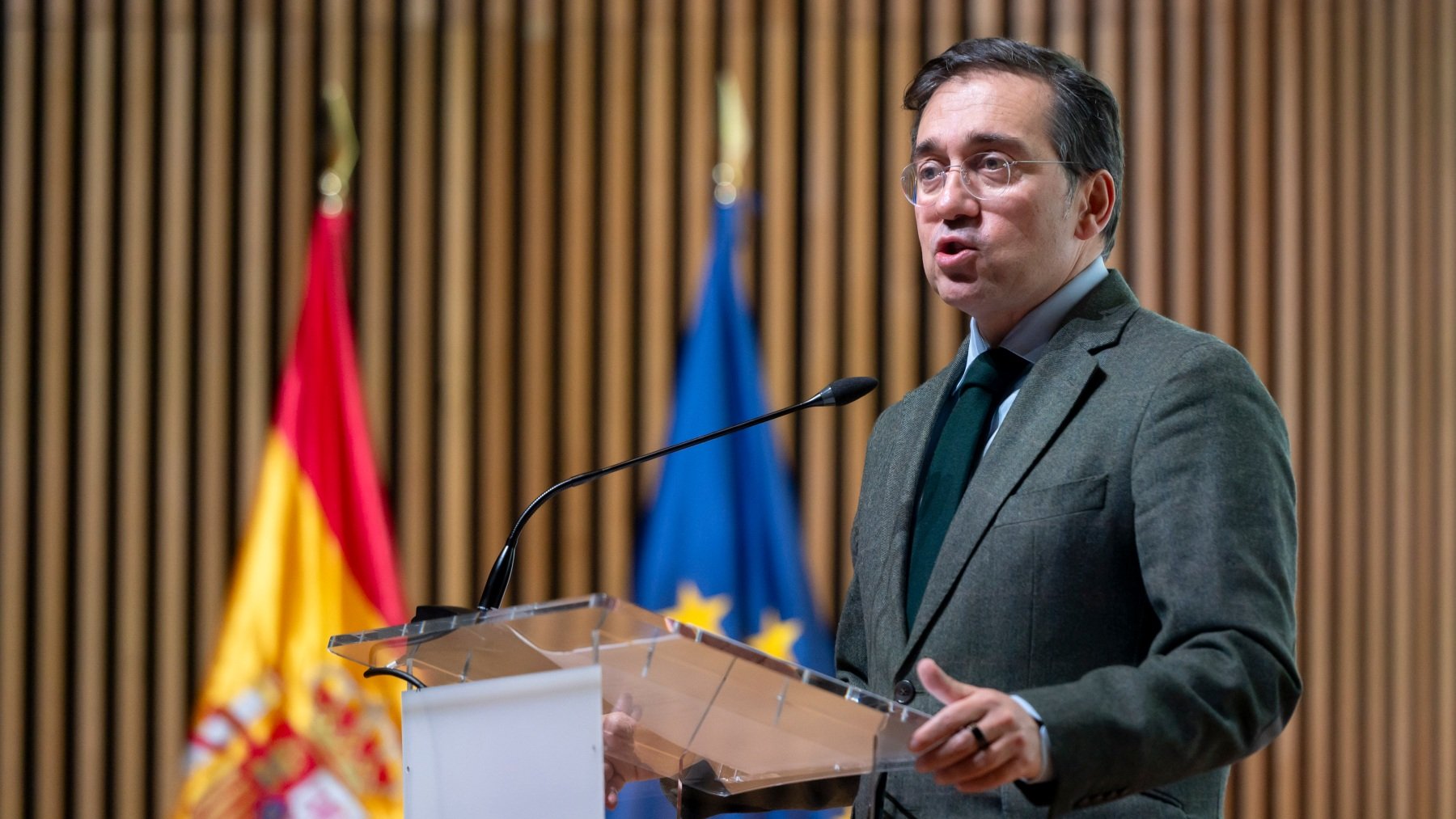Albares se opone a una intervención militar de EEUU en Venezuela ...
