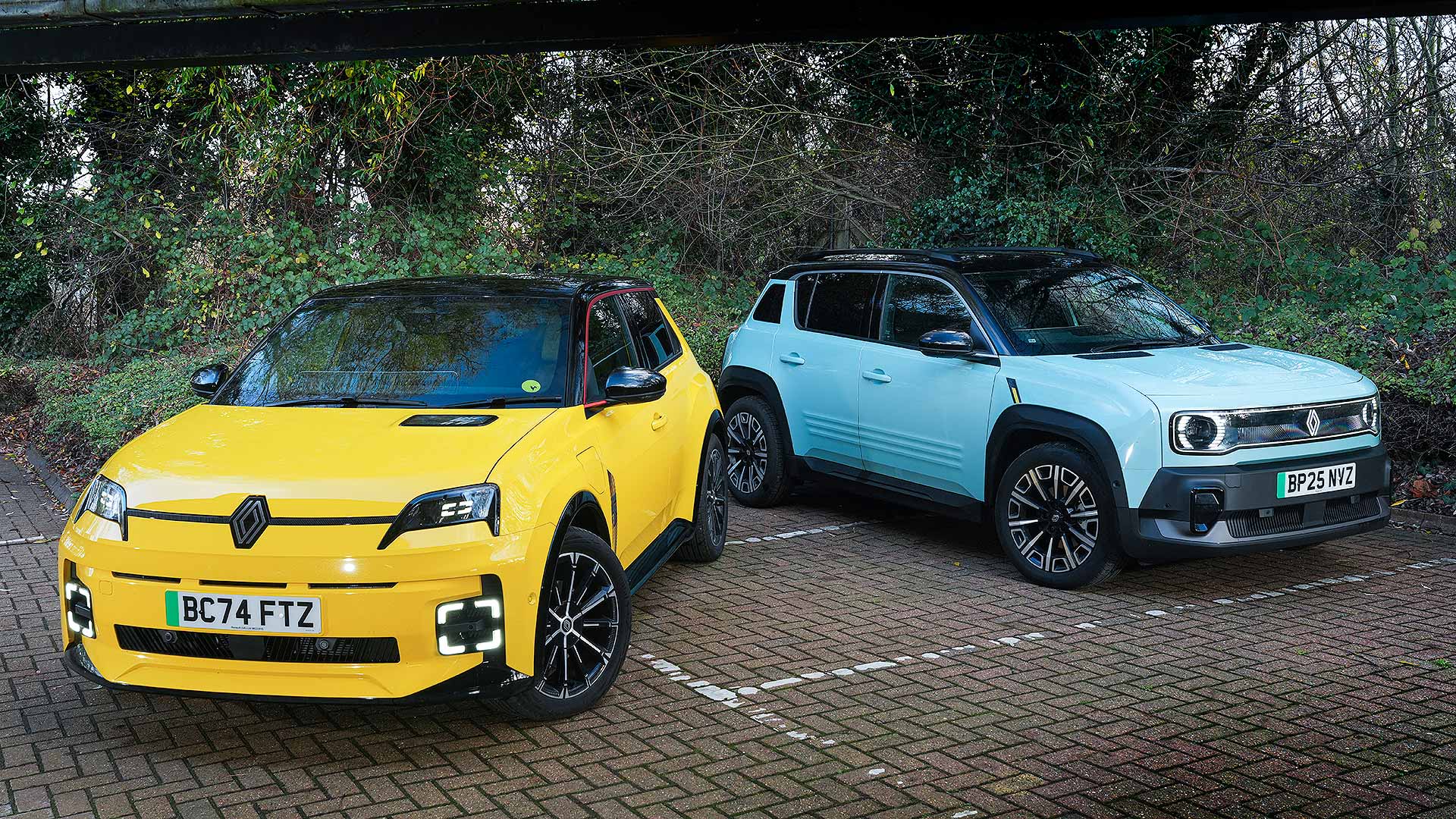 Renault 5 and 4 boosted by full £3,750 Electric Car Grant