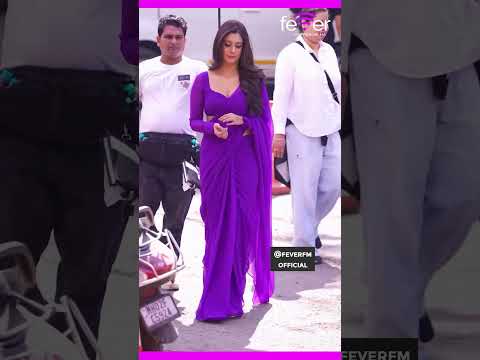 Isha Malviya looking so fine in this Purple Saree