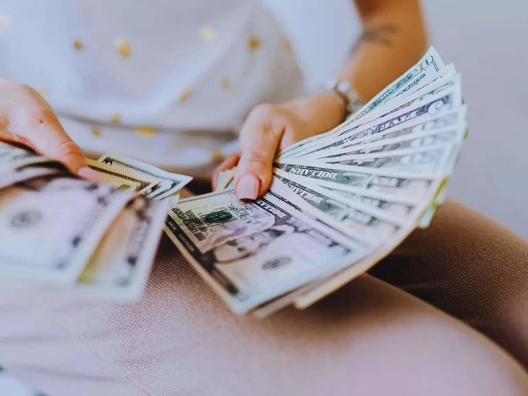 How to manifest money in your life: Apply ‘Money Vibration Theory’ that ...